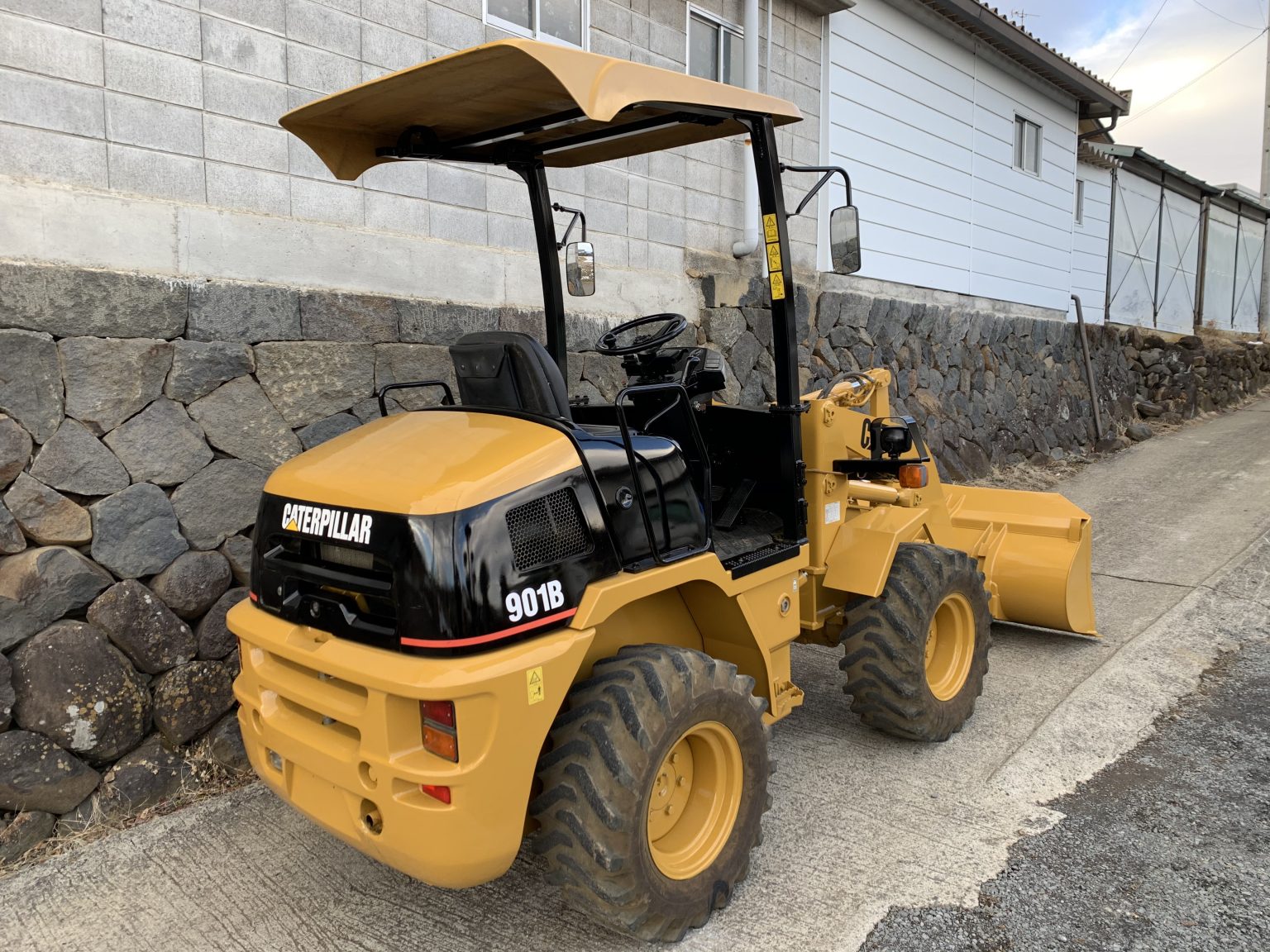 ミニタイヤショベル CAT 901B 除雪用に最適な0.4立米クラス！ | 佐藤重工 - 中古建機販売・買取・修理