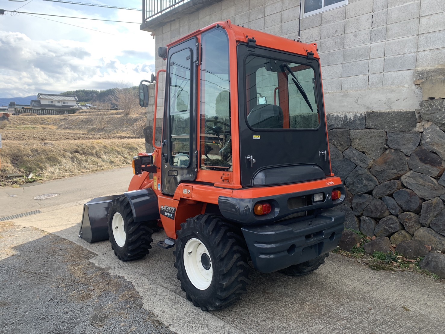 出ました極上機！クボタ R430Z タイヤショベル 500時間台のキャビン付 | 佐藤重工 - 中古建機販売・買取・修理