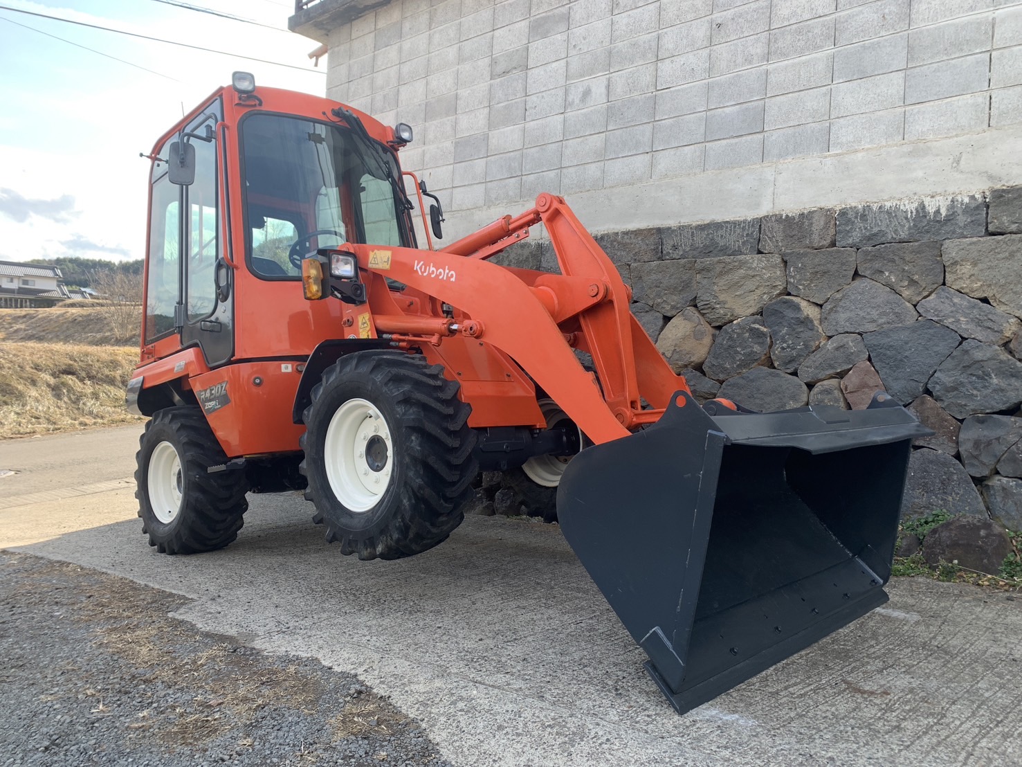 出ました極上機！クボタ R430Z タイヤショベル 500時間台のキャビン付 | 佐藤重工 - 中古建機販売・買取・修理