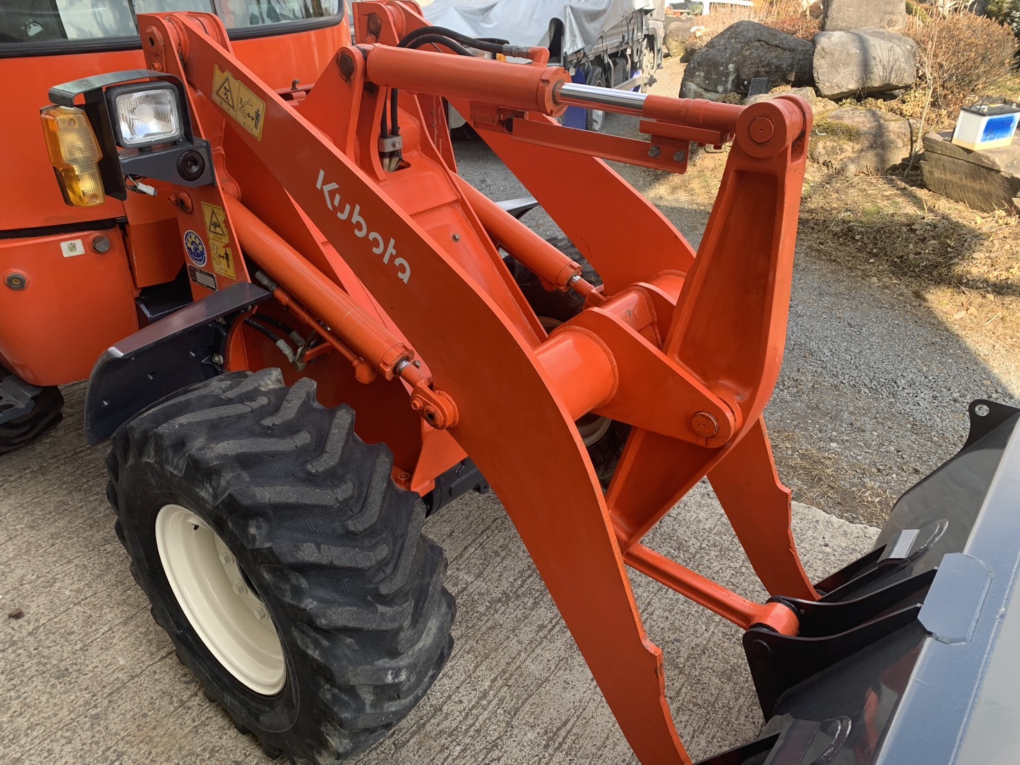 出ました極上機！クボタ R430Z タイヤショベル 500時間台のキャビン付 | 佐藤重工 - 中古建機販売・買取・修理