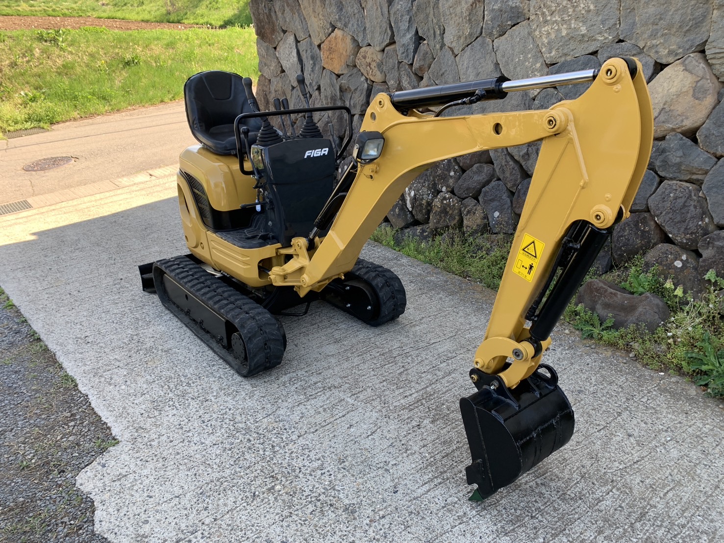 CAT ミニミニバックホー 010CR 可変脚仕様 倍速 マルチ付き | 佐藤重工 - 中古建機販売・買取・修理