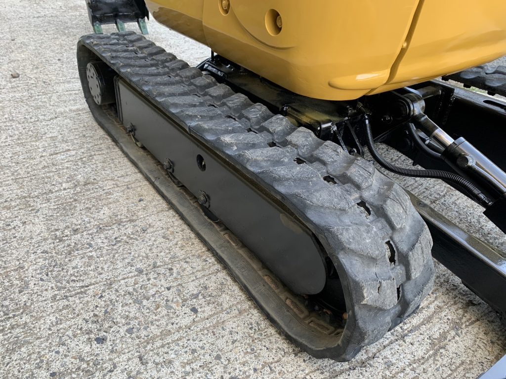 CAT ミニミニバックホー 010CR 可変脚仕様 倍速 マルチ付き | 佐藤重工 - 中古建機販売・買取・修理