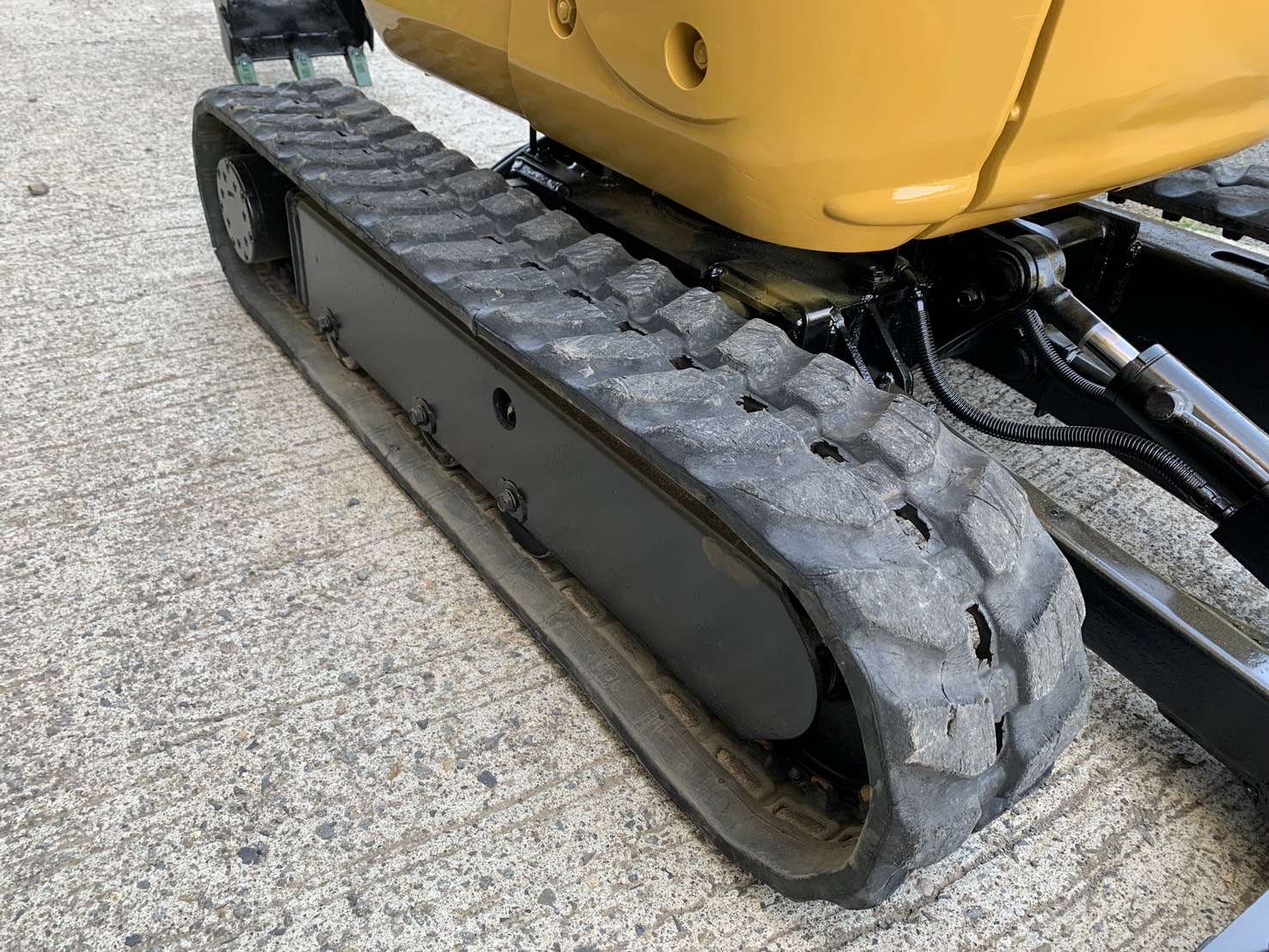 CAT ミニミニバックホー 010CR 可変脚仕様 倍速 マルチ付き | 佐藤重工 - 中古建機販売・買取・修理