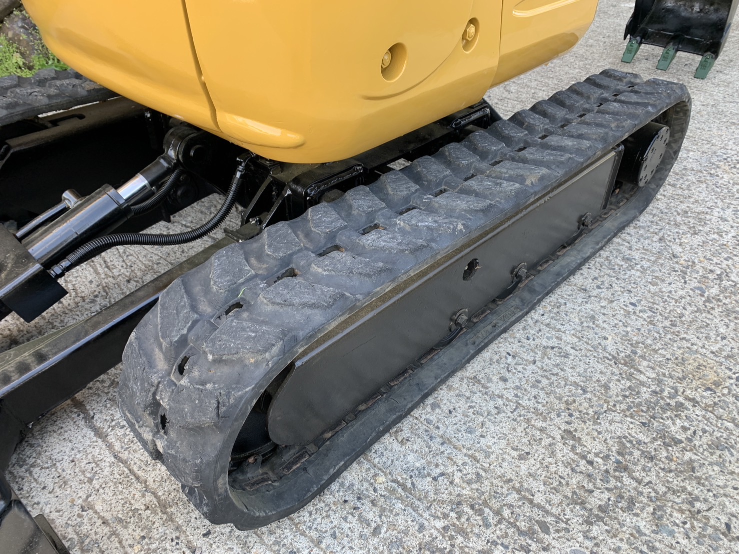 CAT ミニミニバックホー 010CR 可変脚仕様 倍速 マルチ付き | 佐藤重工 - 中古建機販売・買取・修理