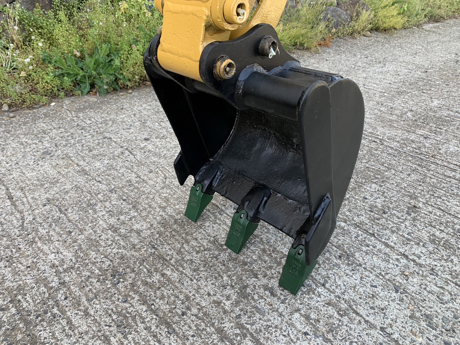 CAT ミニミニバックホー 010CR 可変脚仕様 倍速 マルチ付き | 佐藤重工 - 中古建機販売・買取・修理