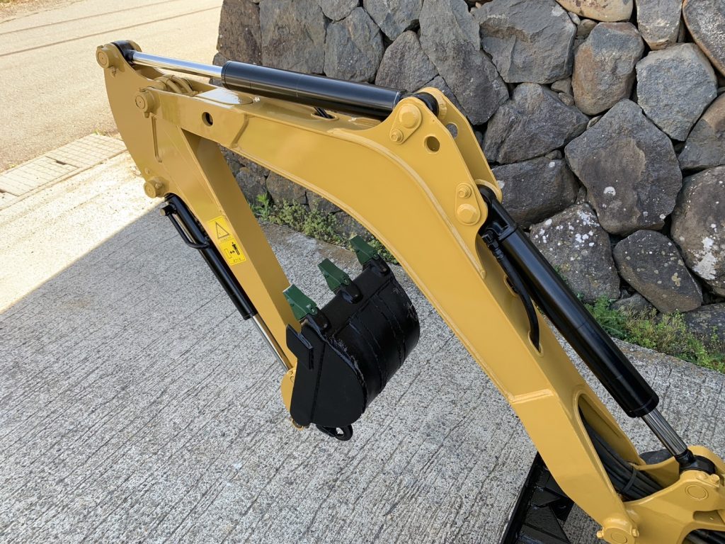 CAT ミニミニバックホー 010CR 可変脚仕様 倍速 マルチ付き | 佐藤重工 - 中古建機販売・買取・修理