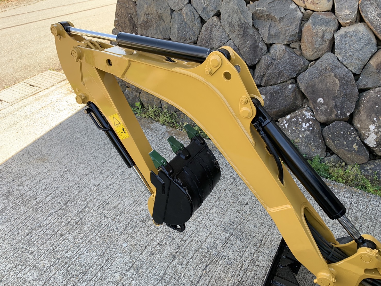 CAT ミニミニバックホー 010CR 可変脚仕様 倍速 マルチ付き | 佐藤重工 - 中古建機販売・買取・修理