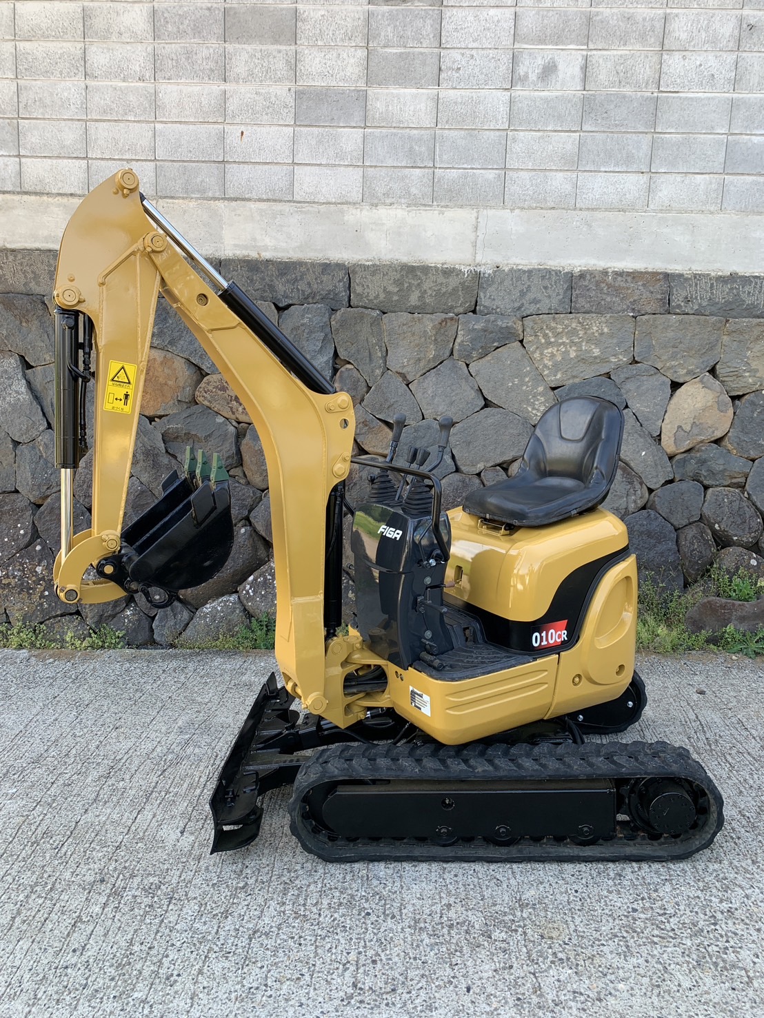 CAT ミニミニバックホー 010CR 可変脚仕様 倍速 マルチ付き | 佐藤重工 - 中古建機販売・買取・修理