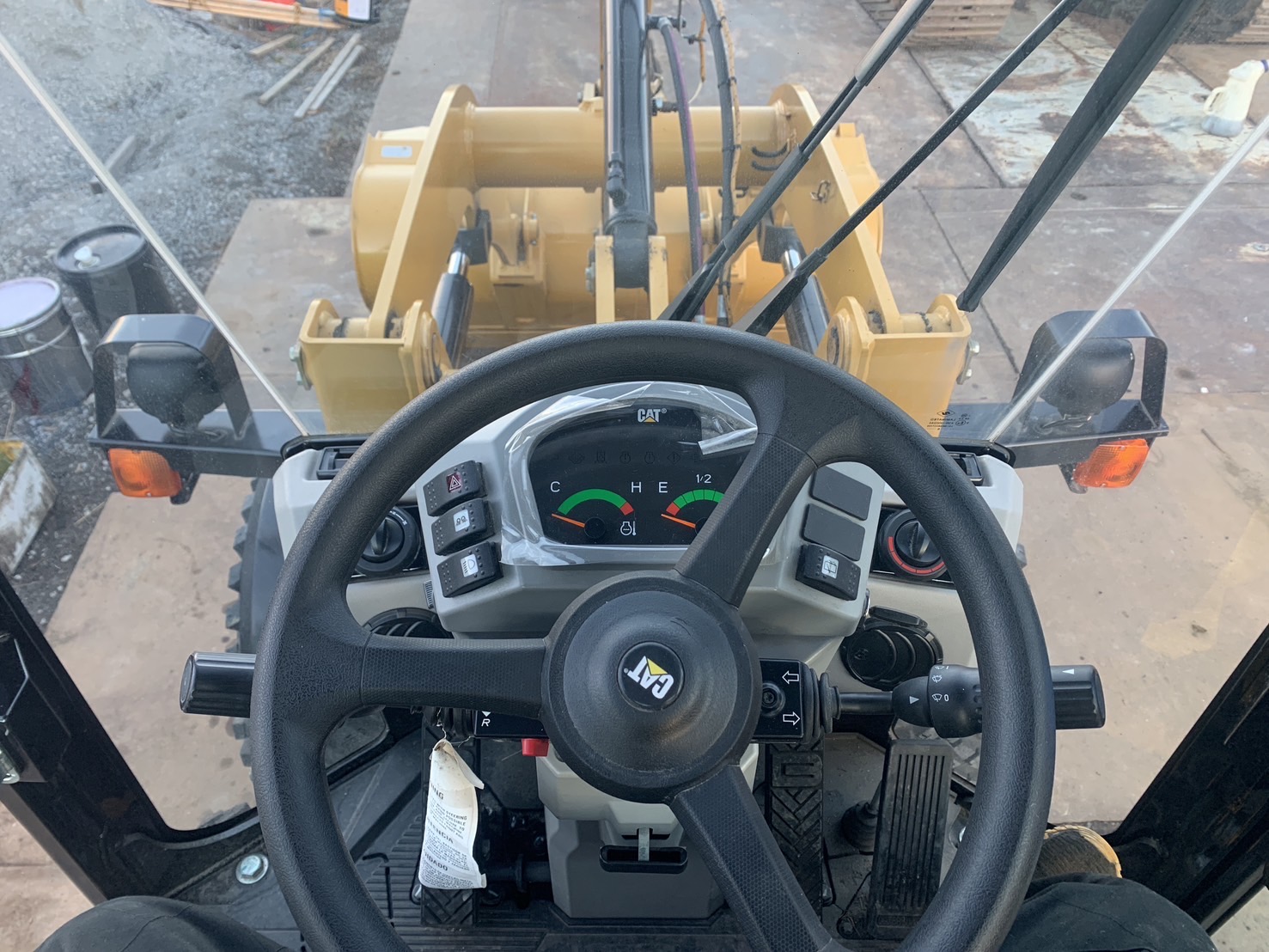 新古車同様の100時間！CAT 901C2 タイヤショベル オプション多数の極上機 | 佐藤重工 - 中古建機販売・買取・修理